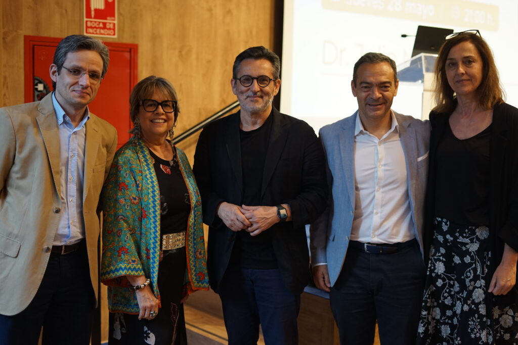 El COEM celebró su clausura del Ciclo Científico con el Dr. Julio Mayol ...